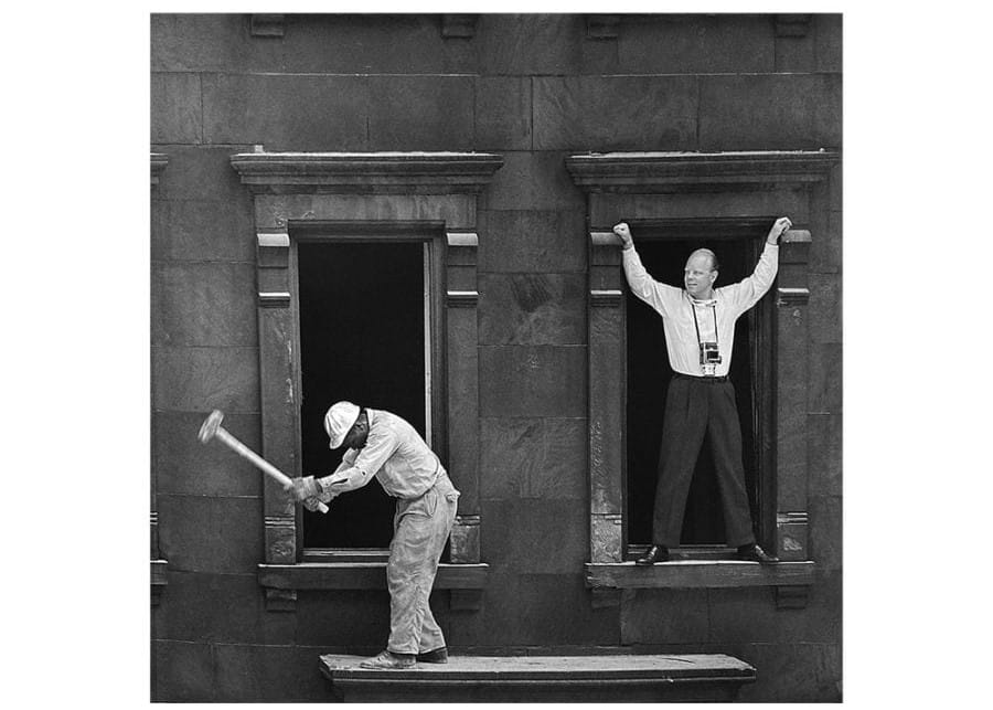 The Story Behind Ormond Gigli's Iconic Photograph "Girls In The Windows ...